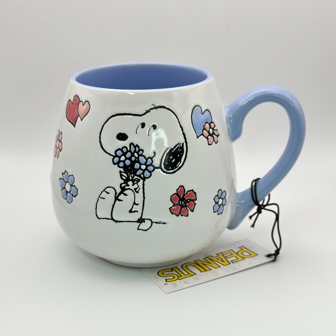Peanuts Snoopy Holding Flowers Mug | Snoopy Holding Flowers With a ...
