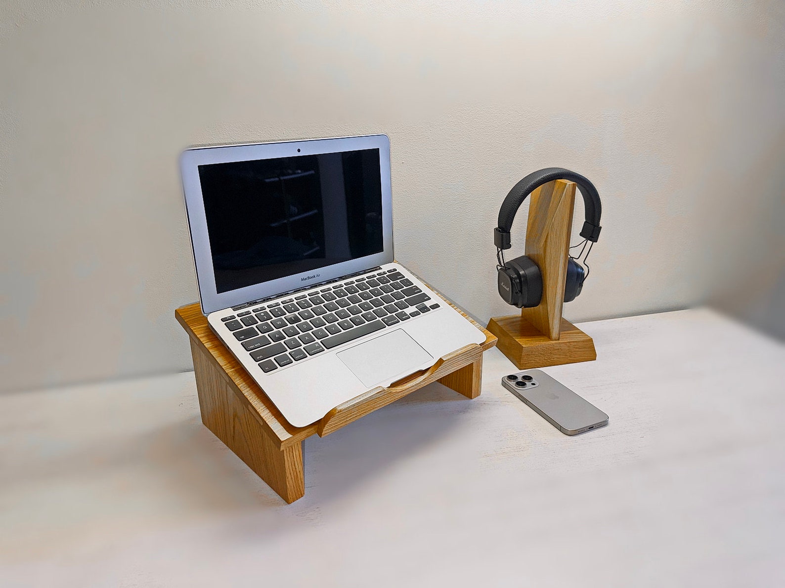 Headphone Stand Made of Natural Wood in Cybertech Style, Gaming Headset ...