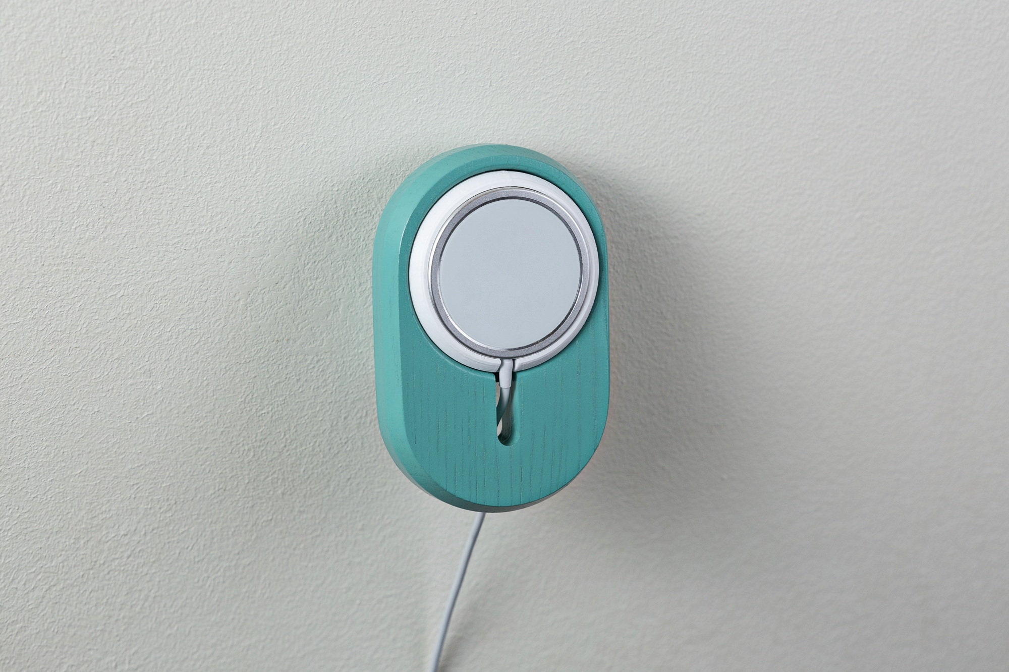 Wooden Magsafe Holder With Wall Mount for Comfortable, Functional Use ...