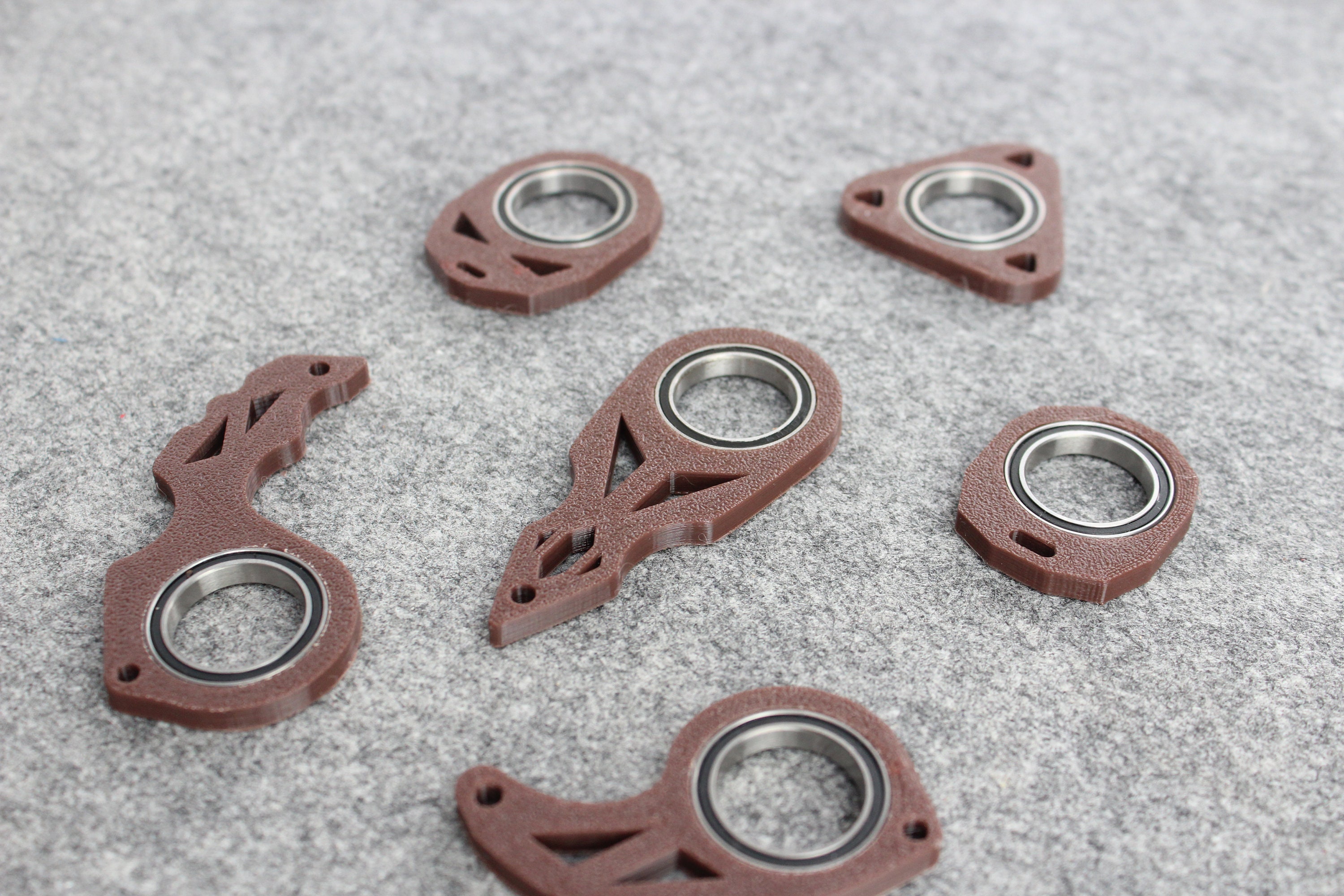 Spinly Fidget Keychain -BROWN- edition Key Spinner for cool moves ...