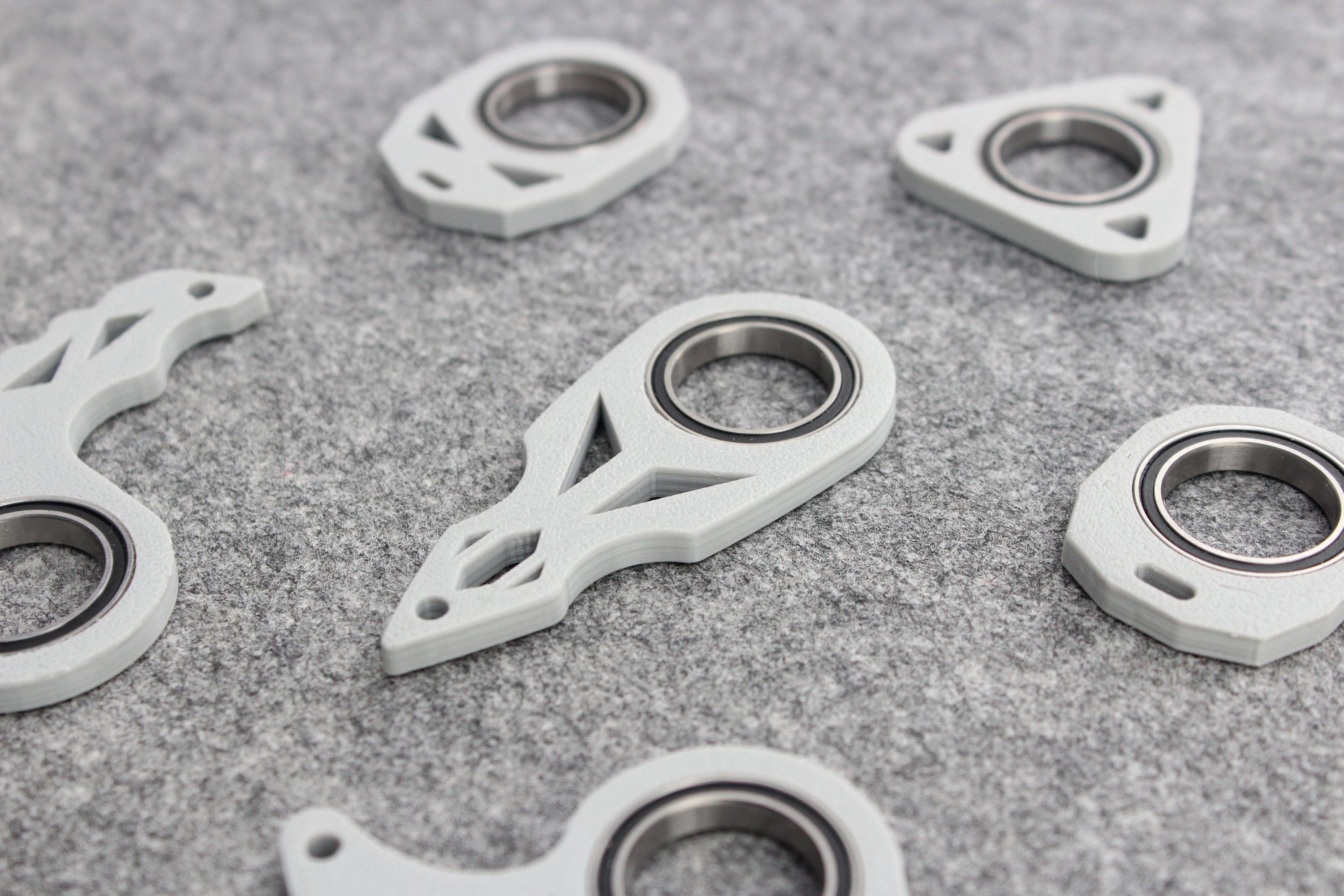 Spinly Fidget Keychain -GREY- Edition Key Spinner for Cool Moves ...