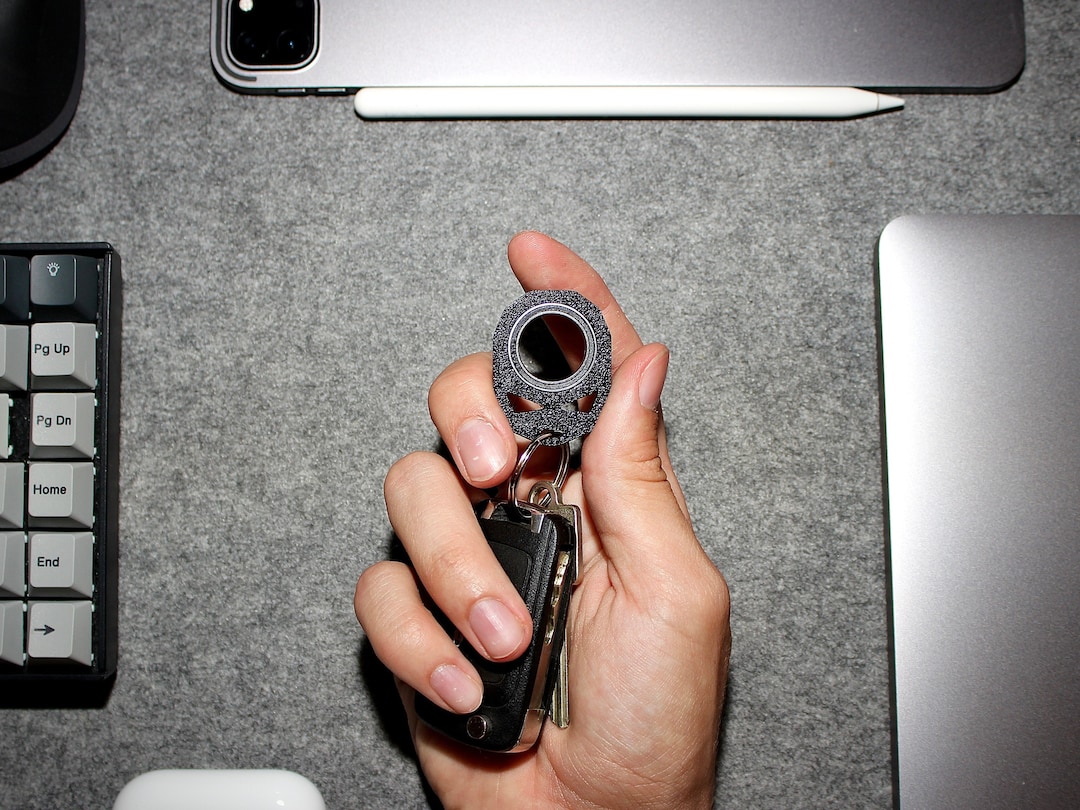 Spinly Fidget Keychain -SKULL- Key Spinner for Cool Moves - Karambit ...