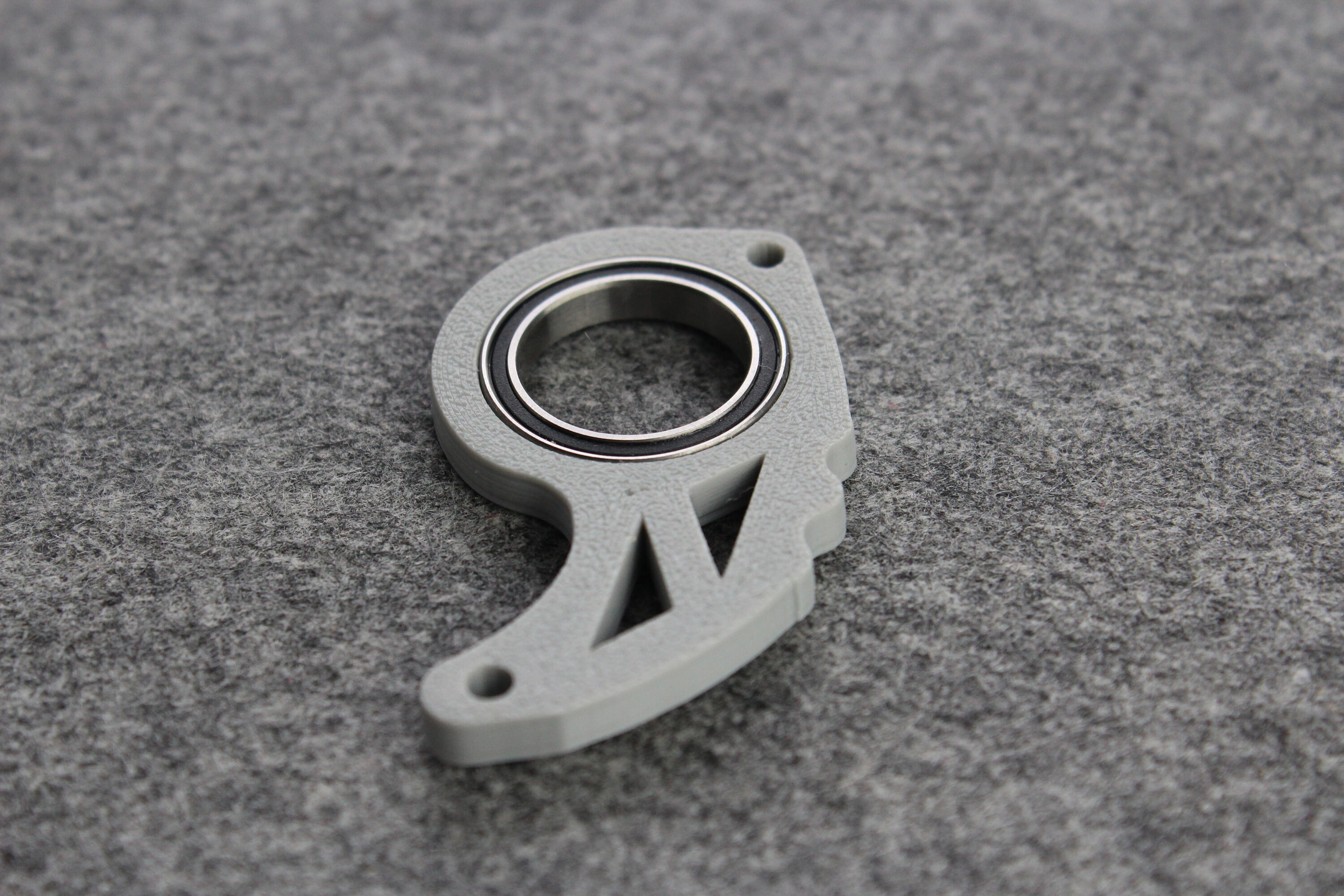 Spinly Fidget Keychain -GREY- Edition Key Spinner for Cool Moves ...