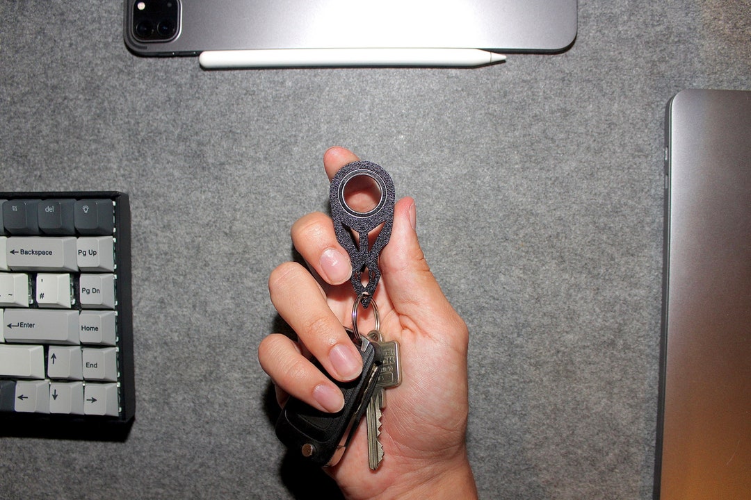 Spinly Fidget Keychain -SHURIKEN- Edition Key Spinner for Cool Moves ...