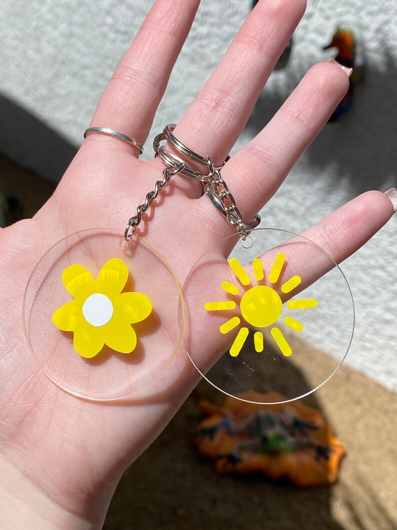 Sun Keychain | Adventuringstickers | Vinyl | Keychain | Sun Design ...