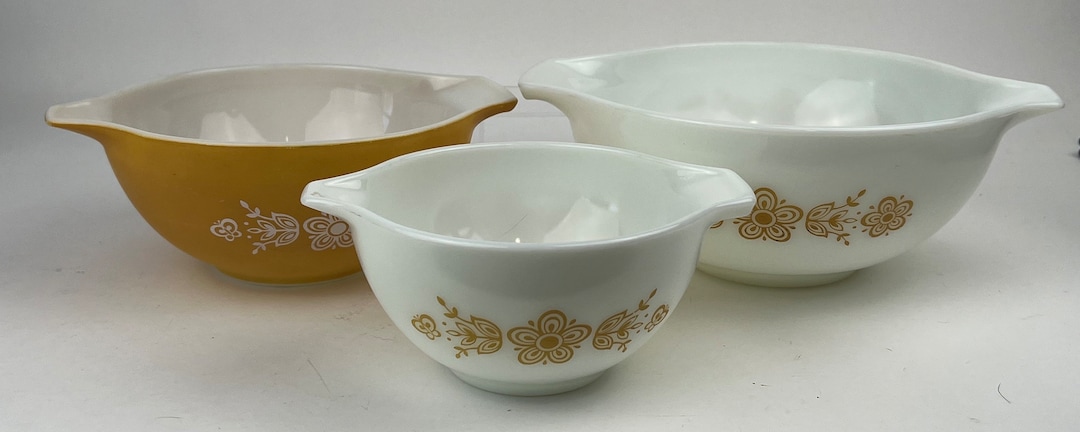 Vintage Pyrex Butterfly Gold Mixing Bowls - Etsy