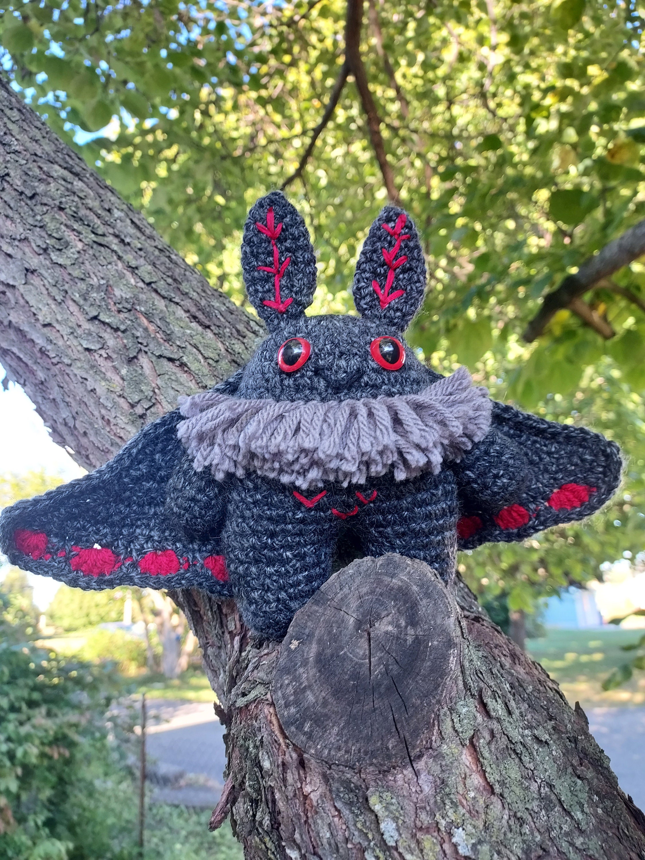 The Huggable Mothman-pattern - Etsy