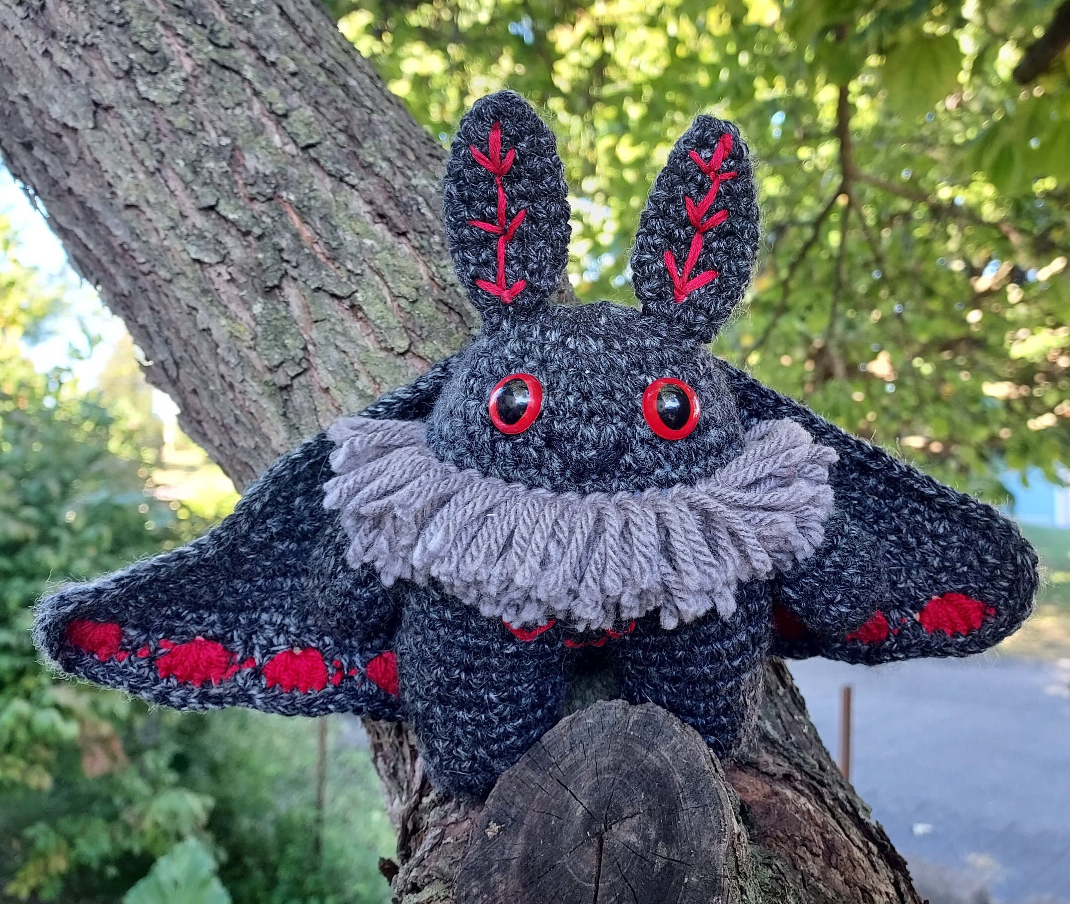 The Huggable Mothman-pattern - Etsy