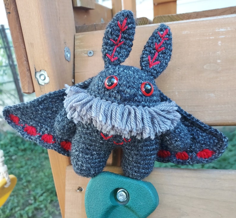 The Huggable Mothman-pattern - Etsy