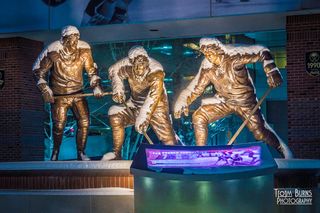 Photo French Connection Buffalo Sabres Statue - Etsy