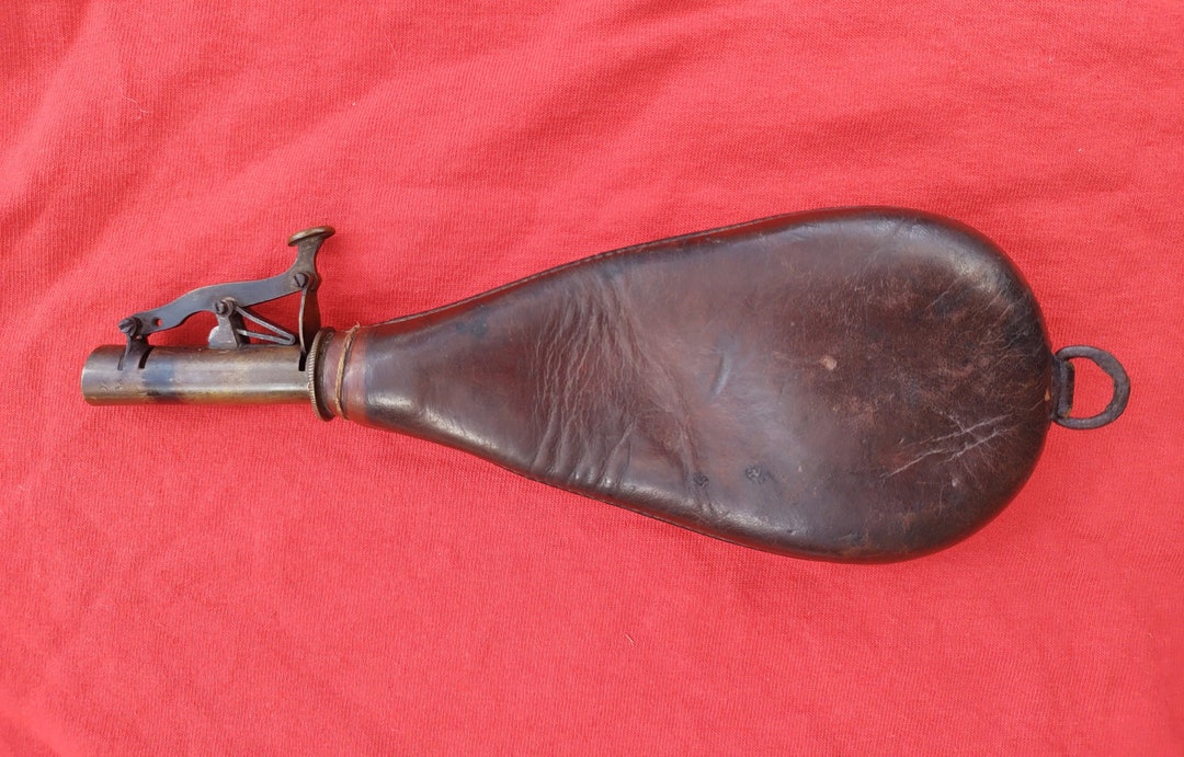 Antique Leather Powder / Shot Flask Pouch with Brass Feeder Spout - Etsy.de
