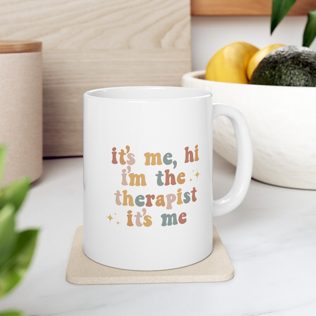 It's Me Hi I'm the Therapist It's Me Mug- Gifts for Therapists- Funny ...