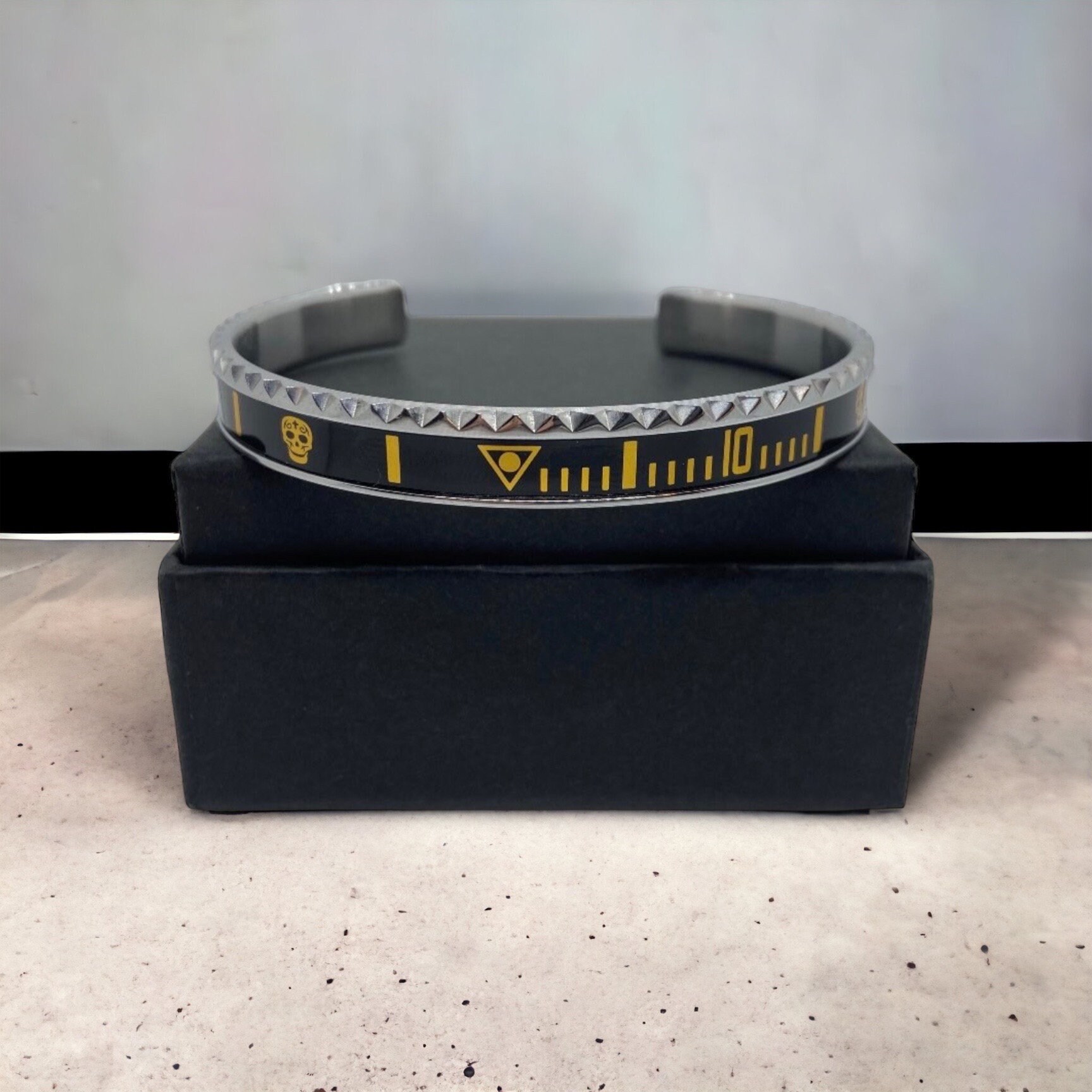 Speedometer Official Bracelet Classic Black Yellow Skull Stainless ...