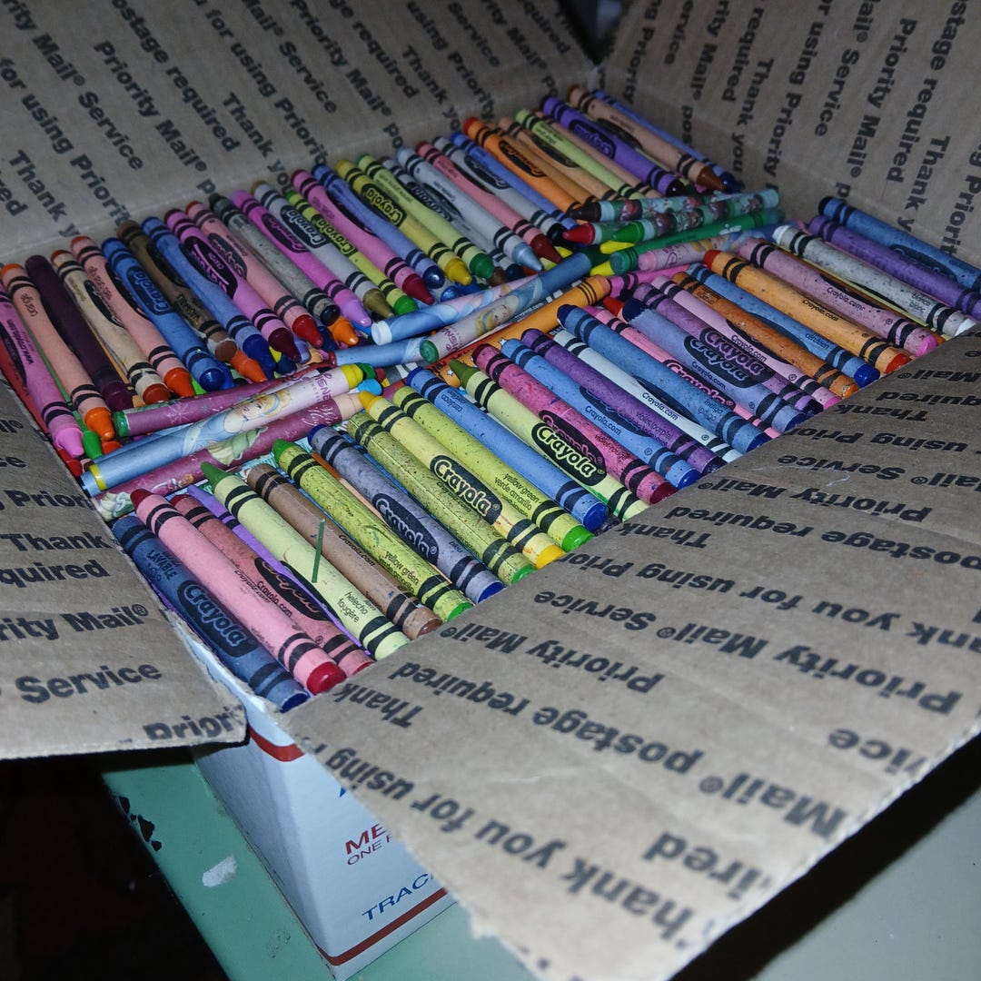 POUNDS of Crayons! Bulk Crayon Lot, at Least Half Are Crayola Brand W ...