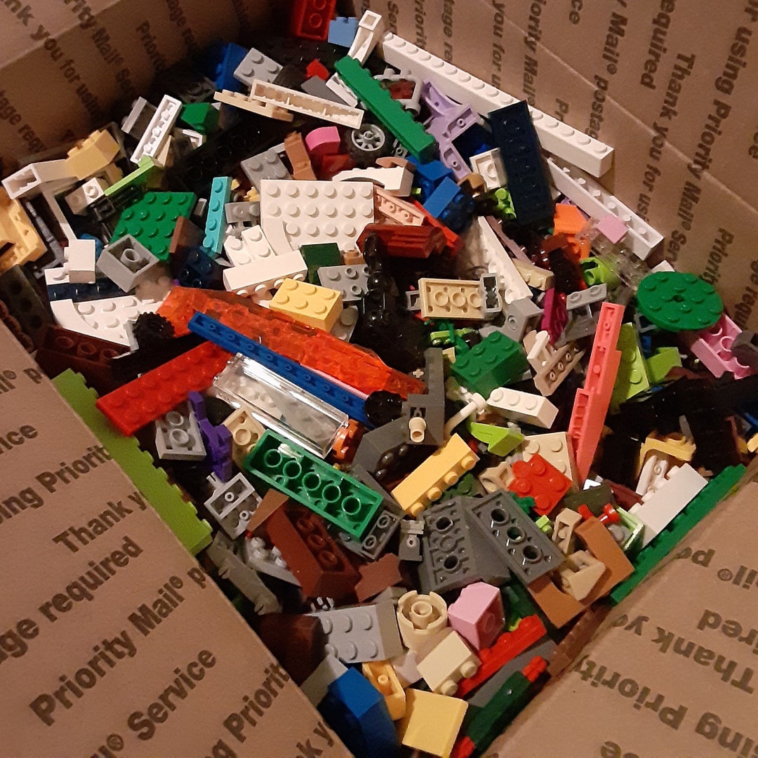 HUGE Lego Lot, Bulk Lot of Plastic Multicolor Building Pieces Bricks ...