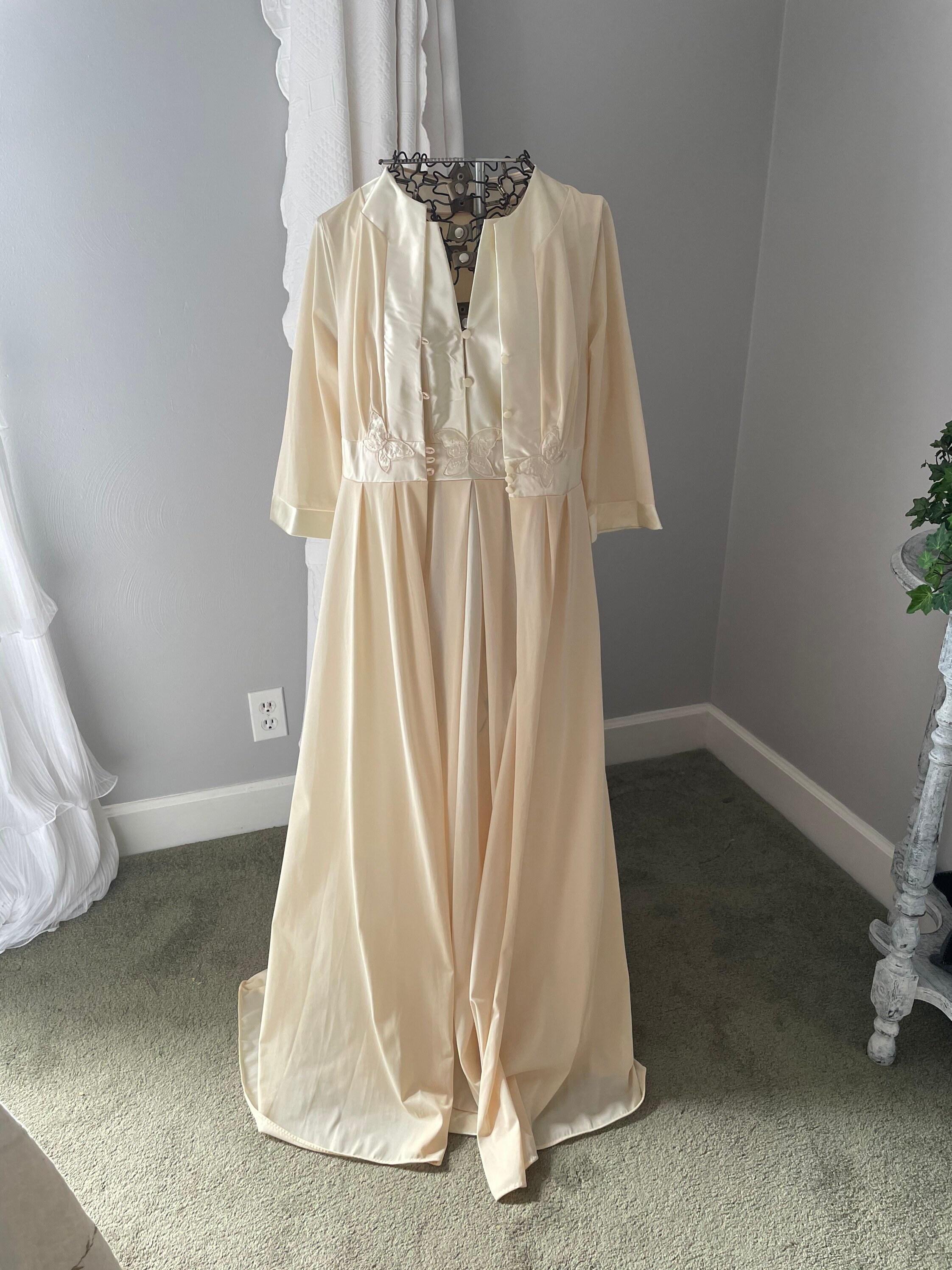 Vintage Nightgown 2 Piece Cream Butterfly, Vintage White Nightgowns ...