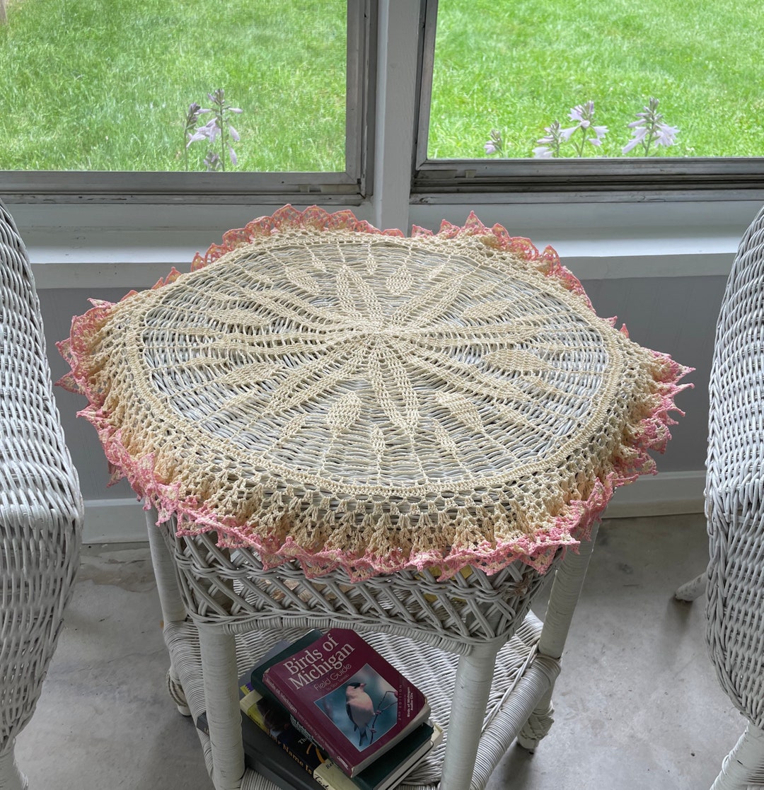 Vintage Pink and White Table Doily, Vintage Pink Doily, Pink Doilies ...