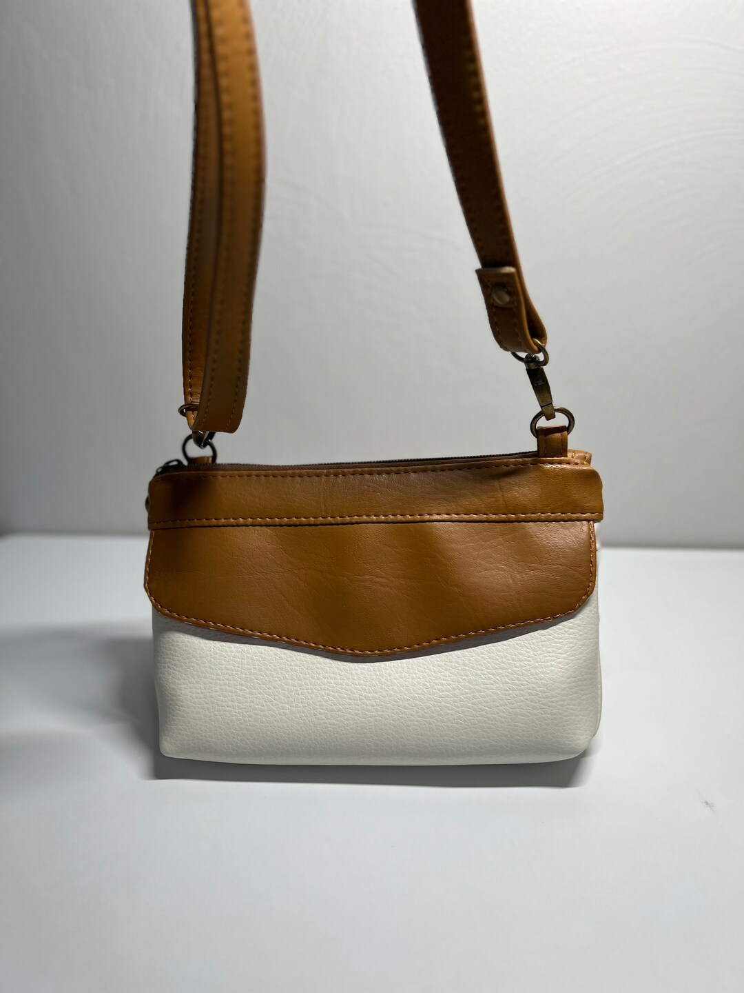 Neo Crossbody Wallet by Kaur Threads - Etsy