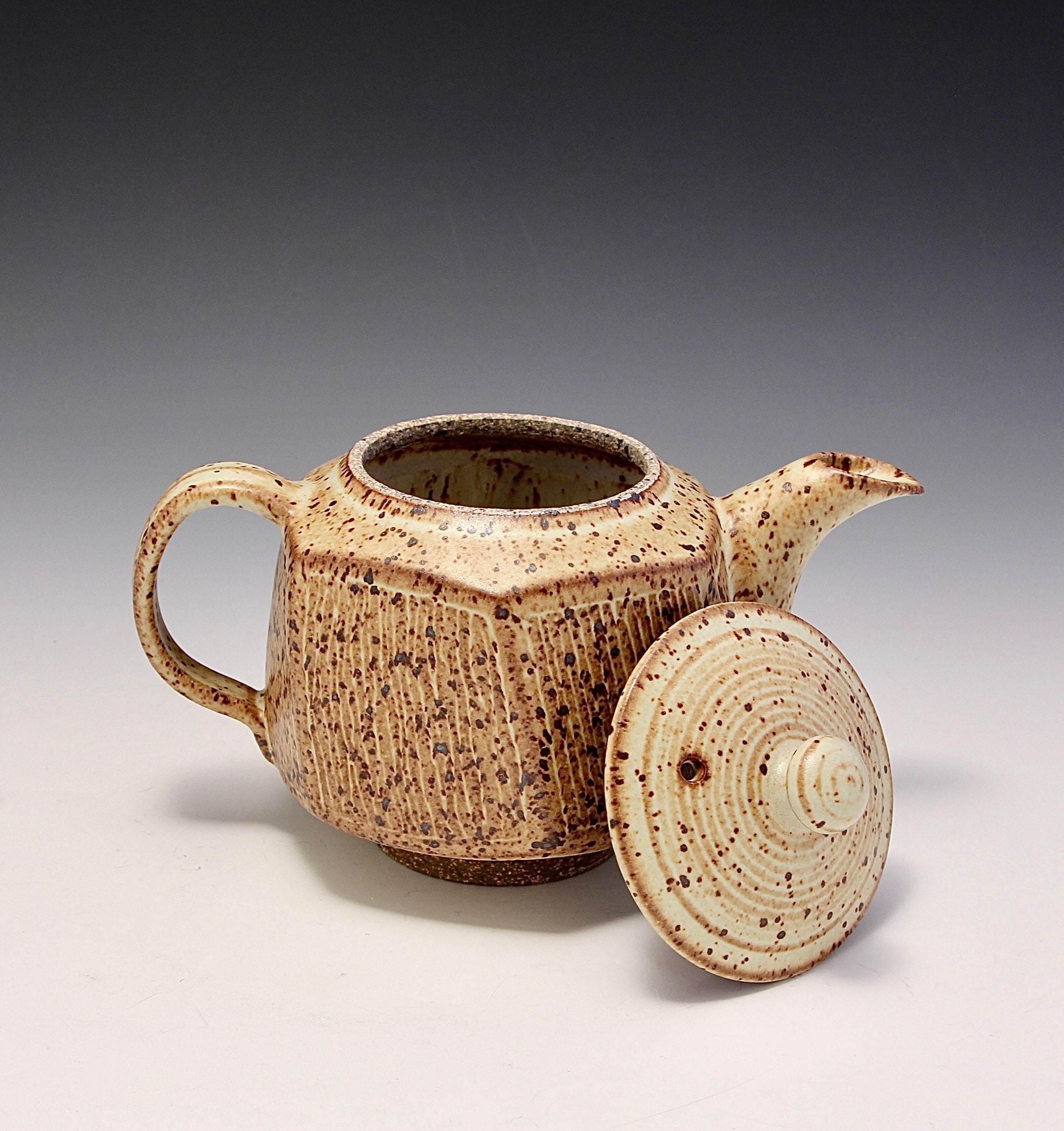 Hsin-Chuen Lin Ceramics & Tools