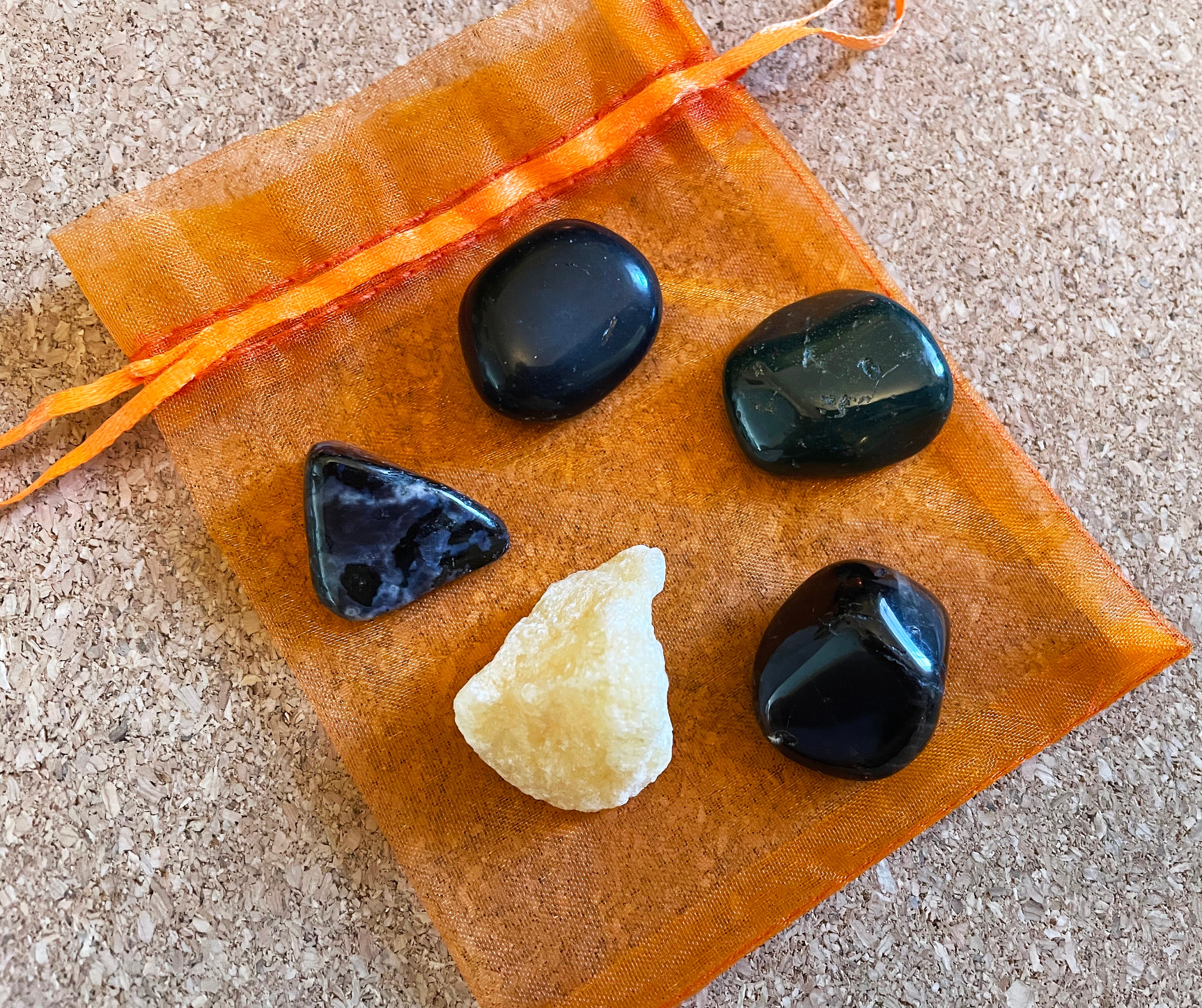 Halloween Crystal Kit, Samhain Crystal Bag, Stones for All Hallow's Eve ...