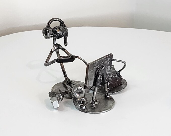 Welded Metal Gamer, Video Game Player - Etsy