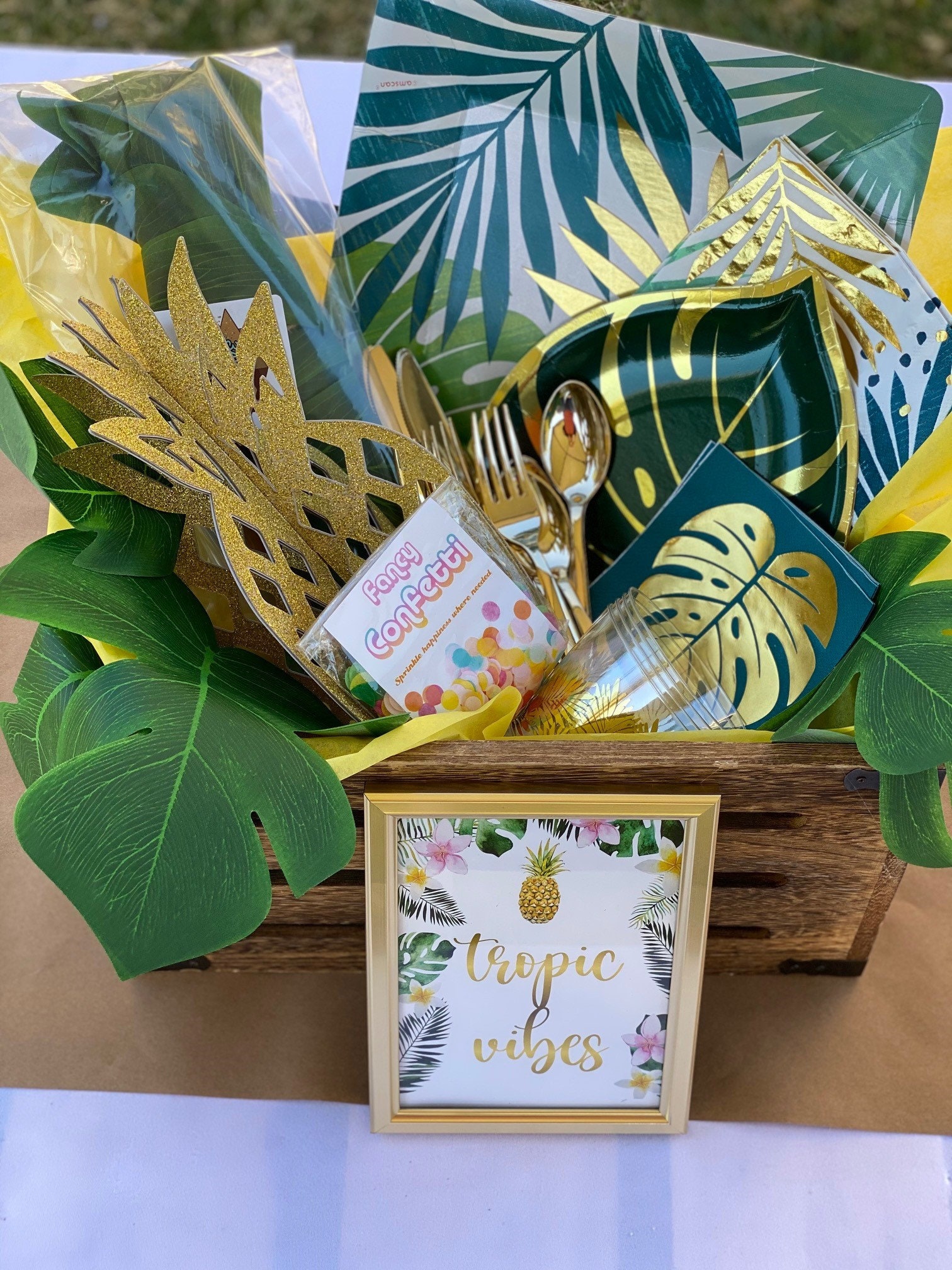 Tropic Vibes Party in a Box (mini) - Etsy