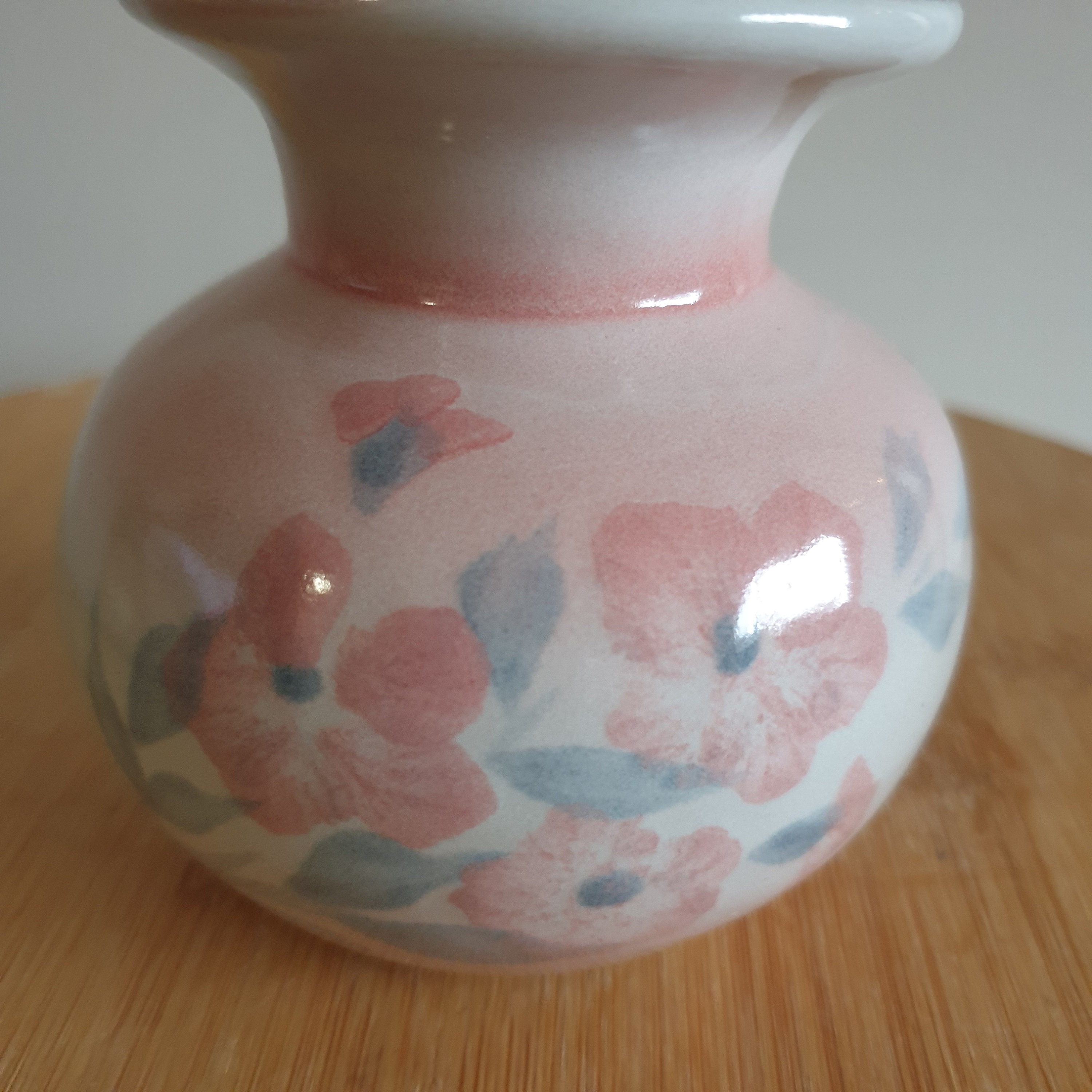 Petit vase vintage. Vase décoratif. Vase à fleurs. Vase de poterie fait ...