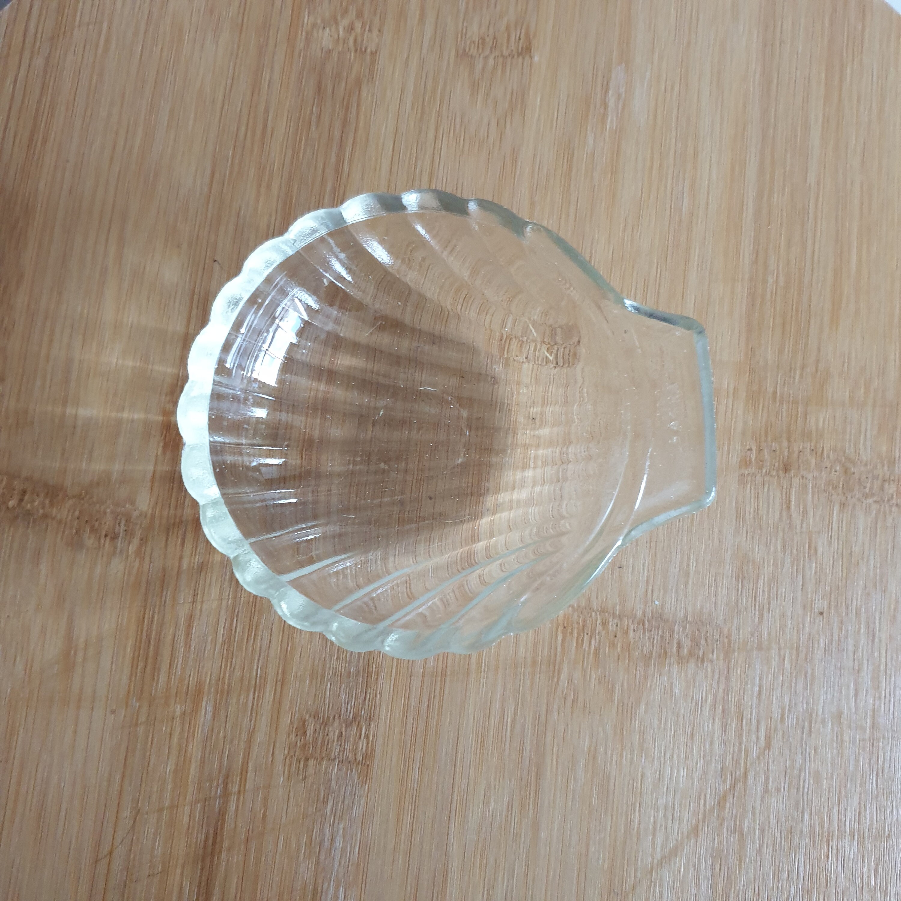 Small Clear Glass Pyrex Shell. Trinket Dish. Condiment Dish. Soap Tray ...