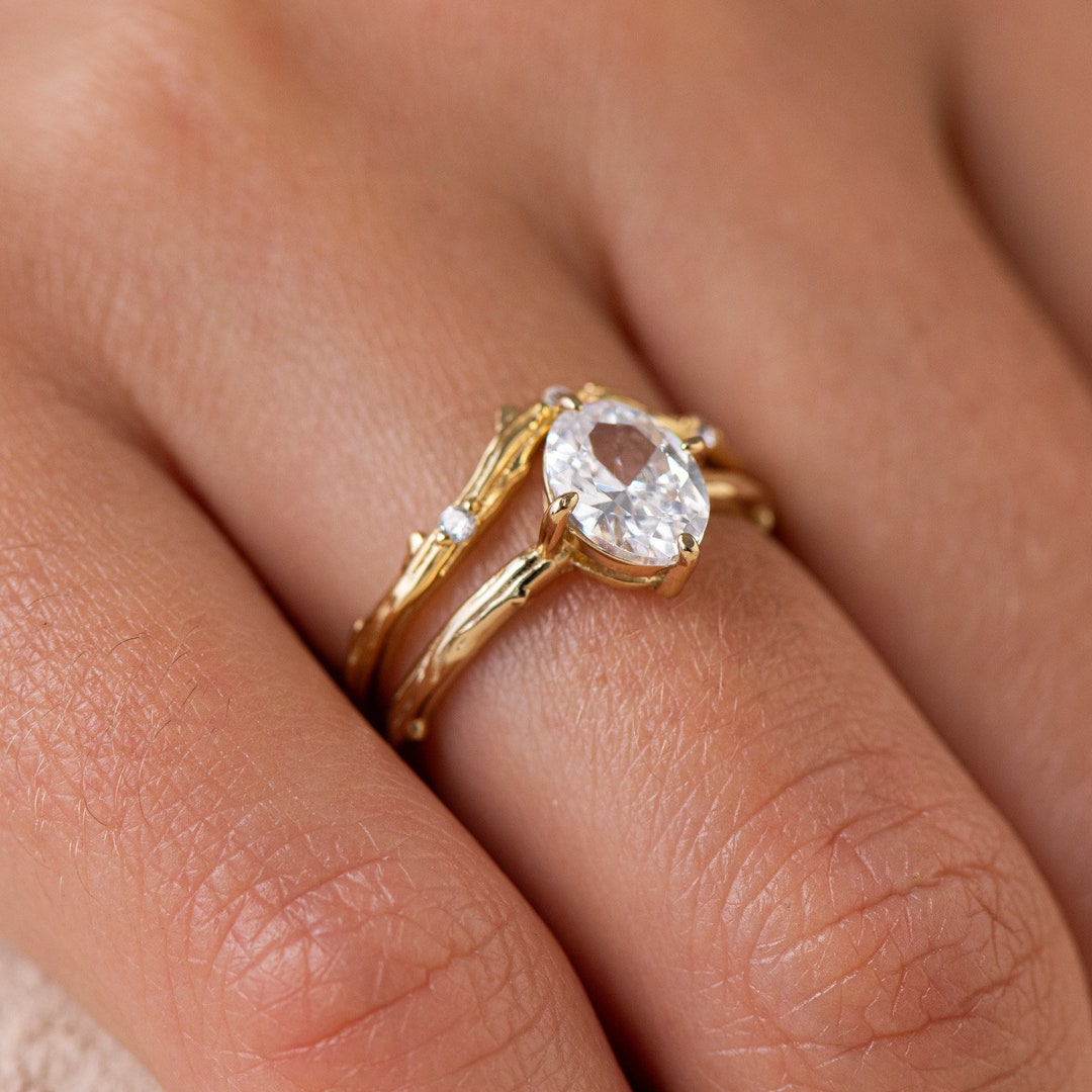 Diamond Simulant Engagement Ring, Oval Promise Ring, Solitaire Gold ...