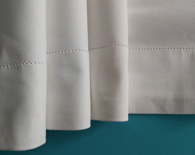 A Classic Vintage French Linen metis White Top Sheet With a Fine Drawn ...