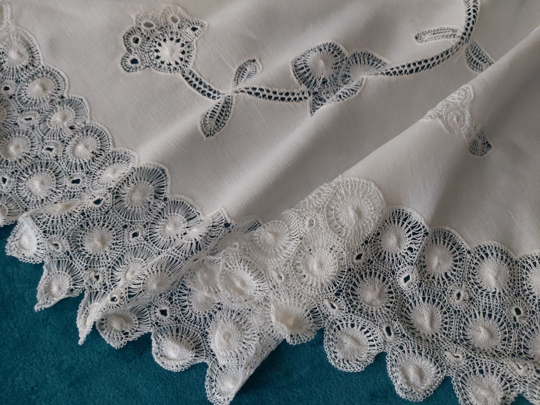 An Exquisite Vintage French Handmade Lace Tablecloth in Pure Linen ...