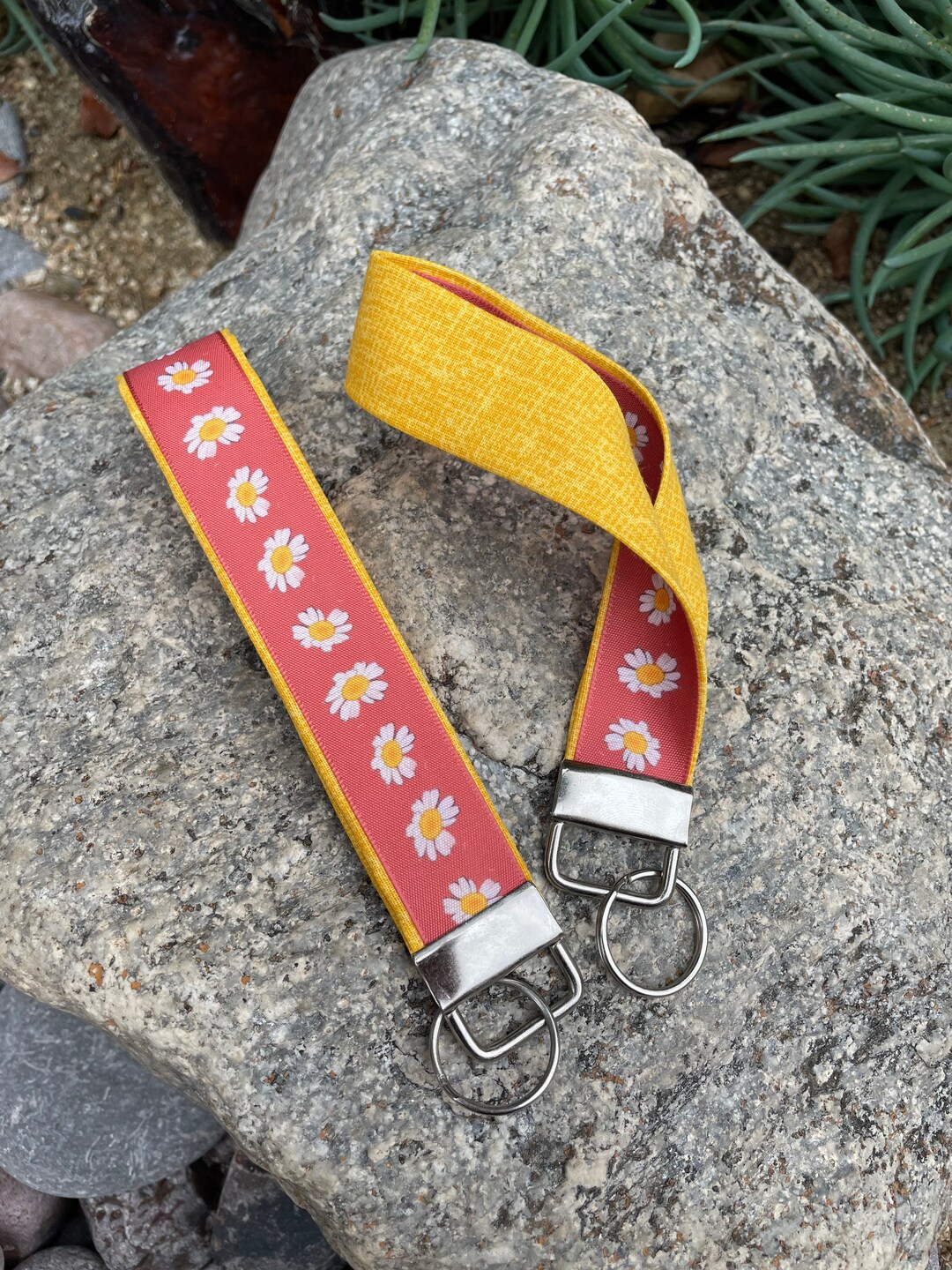 Spring Flowers Key Fob, Daisy Flowers - Etsy