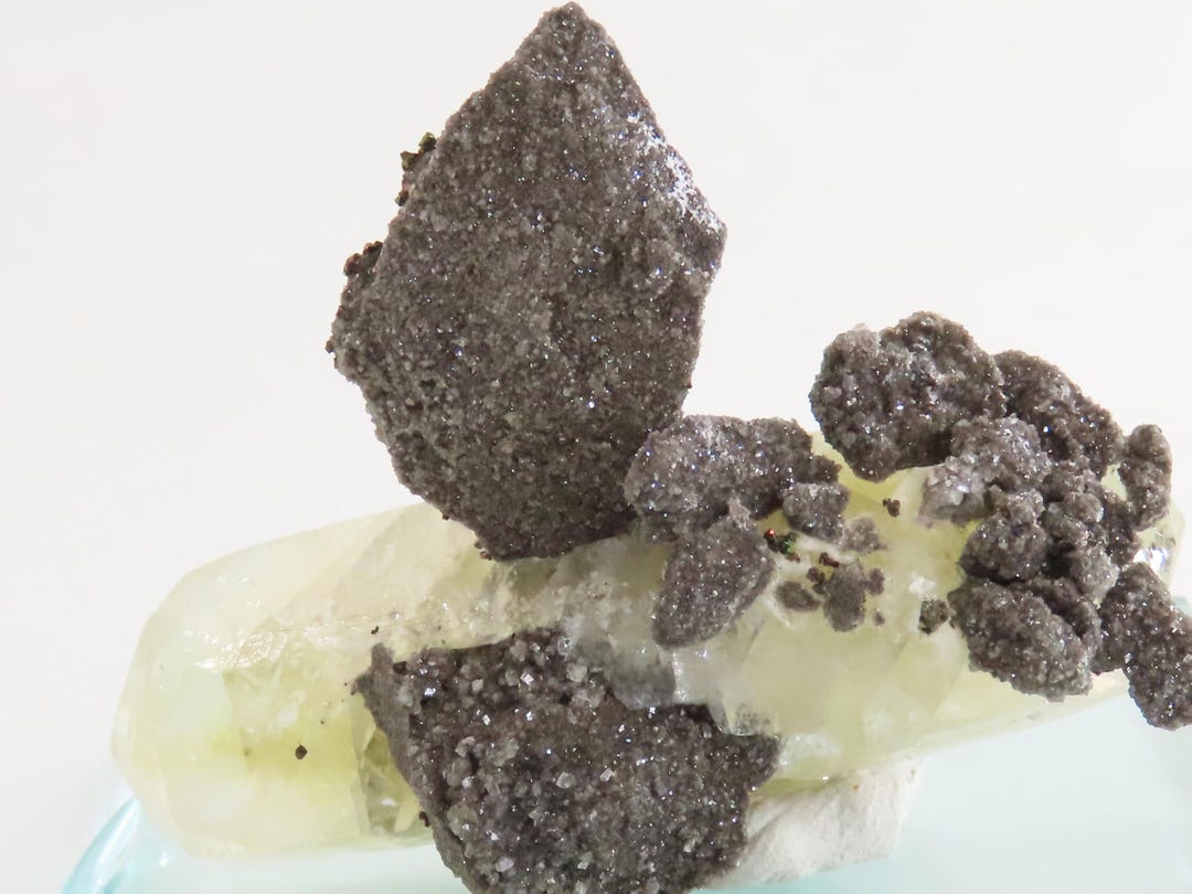 Stunning Viburnum Trend, Missouri Yellow Barrel Calcite With Dolomite ...