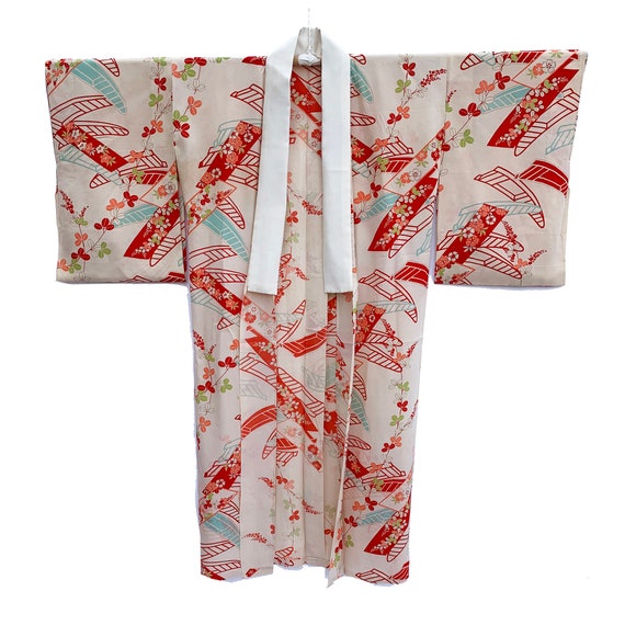 Offwhite silk crepe juban with pattern of boats, flow… - Gem