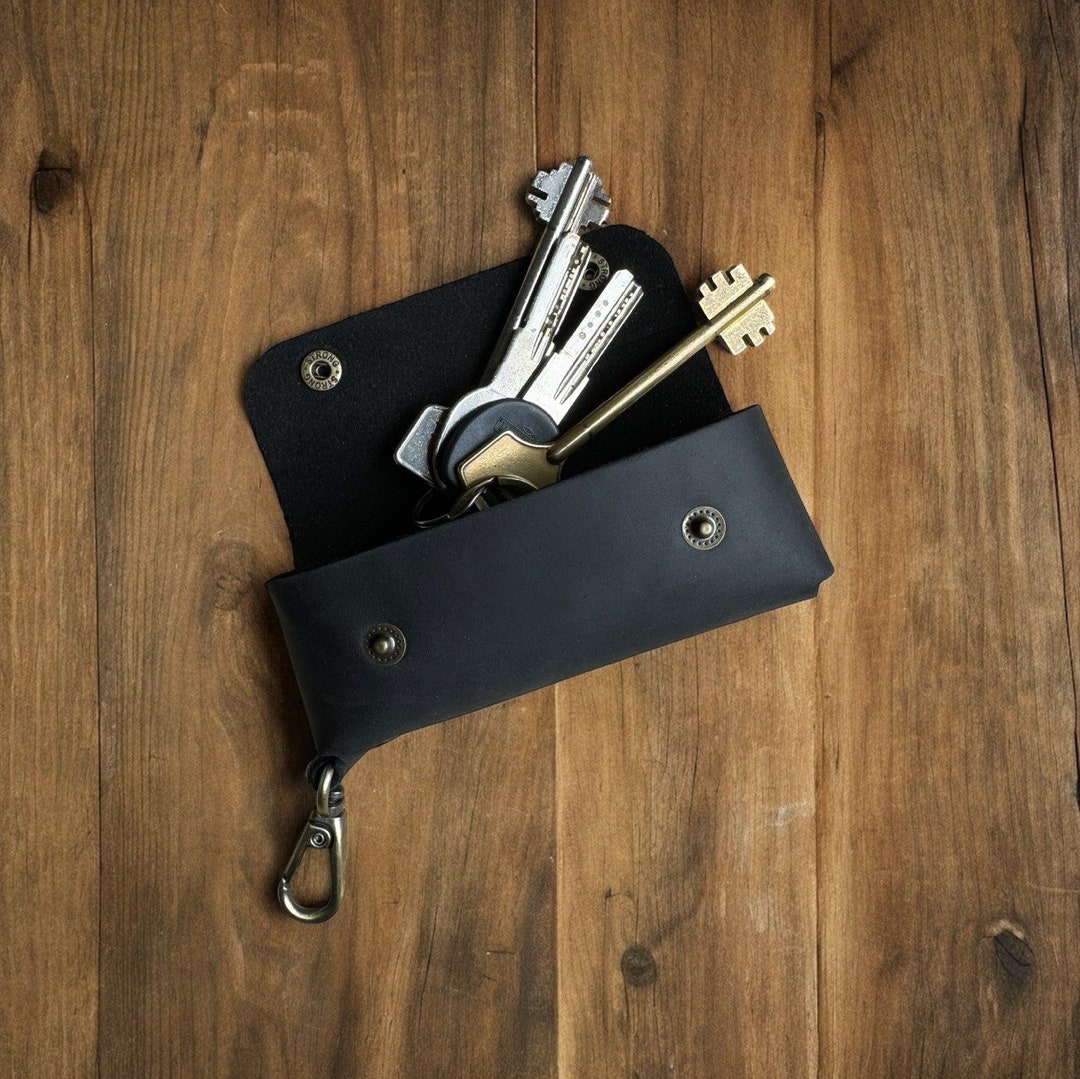 Leather Key Holder in Classic Black Color, Fashionable Black Key Holder ...