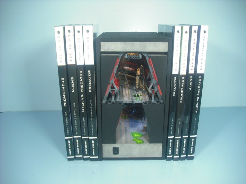 Alien Inspired Booknook - Etsy