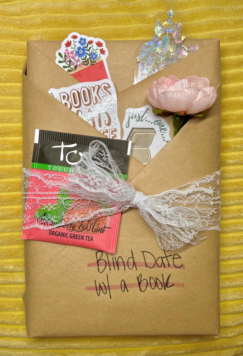 Blind Date With a Book - Etsy