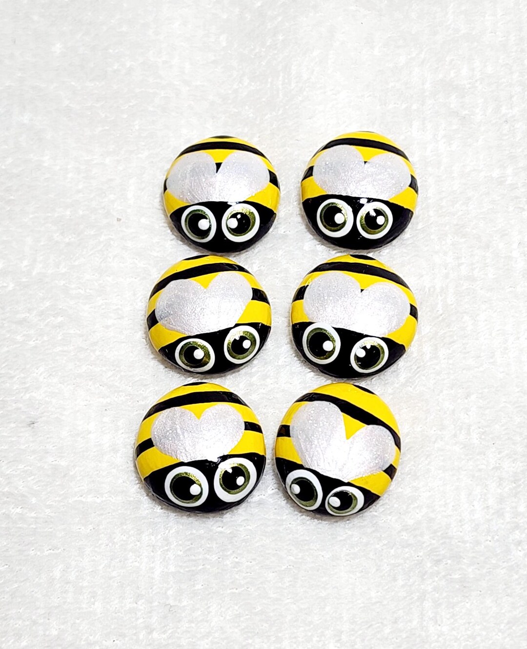 Small Honey Bees, Painted Rocks, Garden Stones, Pet Rocks, Bee Lover ...