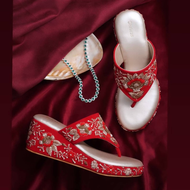 Ethnic Indian Women Velvet / Suede/synthetic Leather Shoe With ...