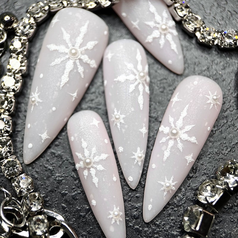 Snow White Nails - Etsy