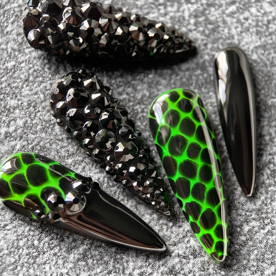 MEDUSA Black & Green Snake Reptile False Press on Gel Nails With ...