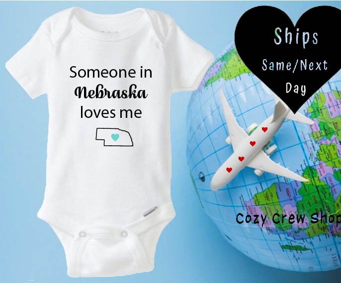 Alguien en Nebraska me ama Nebraska bebé onesie® traje de | Etsy