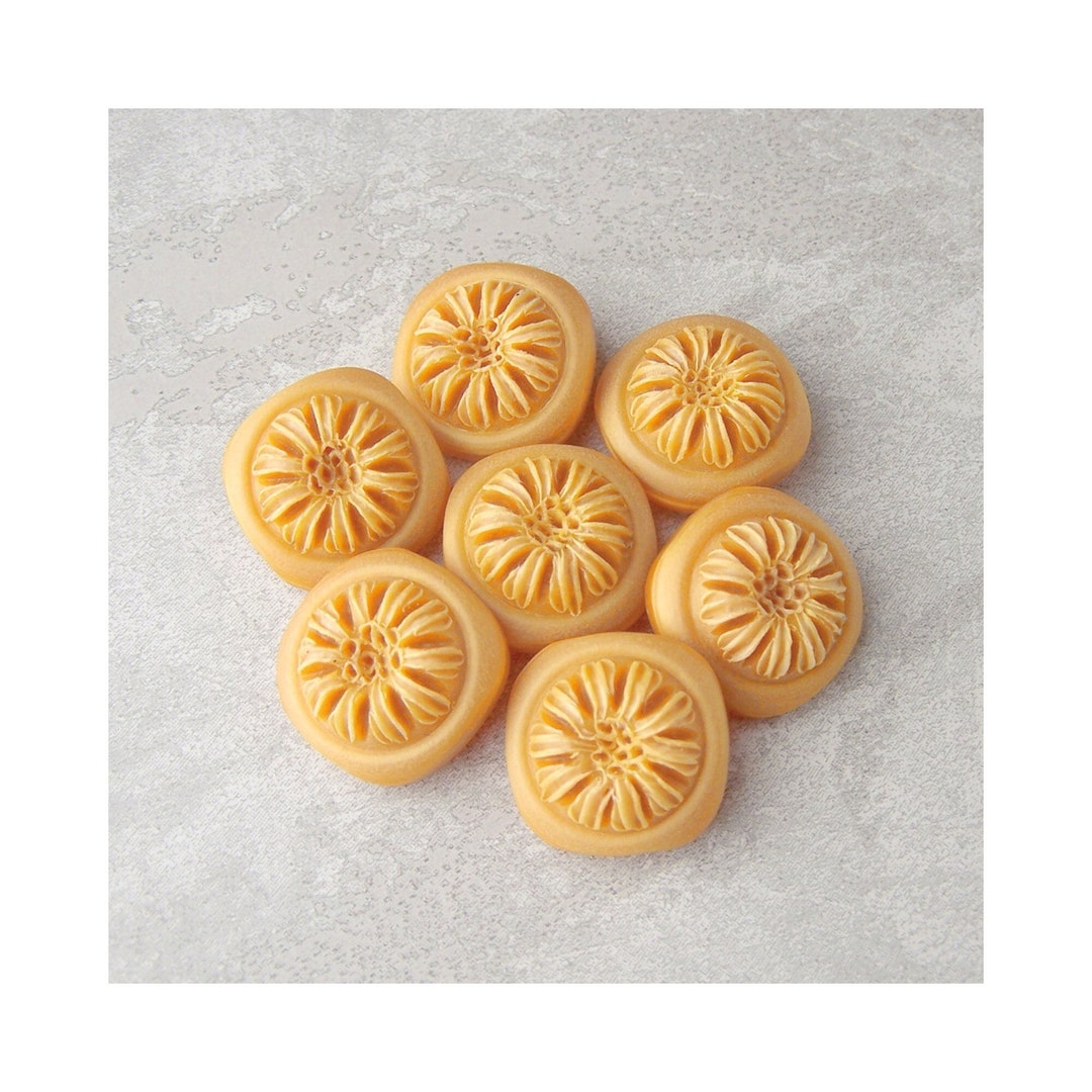 Modern Bloom Buttons, 21mm 7/8 Inch - Retro Mod Golden Yellow Tool ...