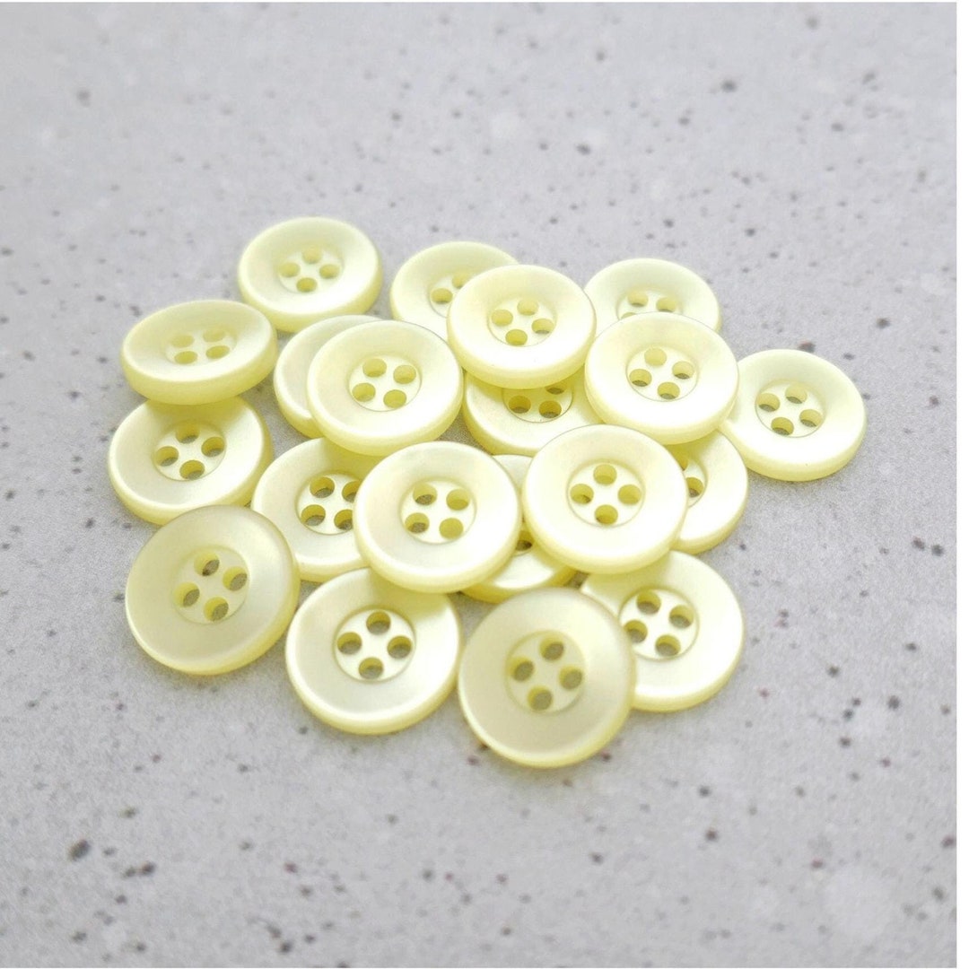Lemonade Yellow Buttons, 14mm .55 Inch - Luminescent Pale Yellow 4-hole ...