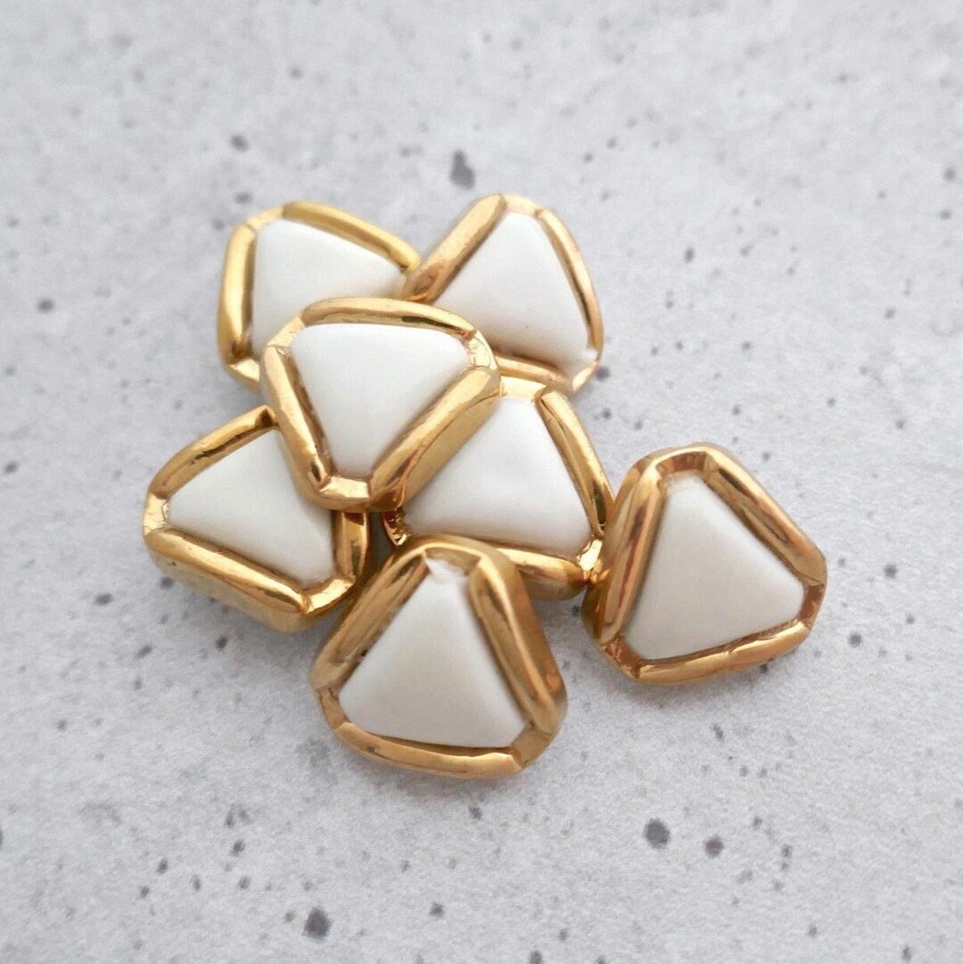 Mod Triangular Buttons, 19mm 3/4 Inch - Gold Rim Gray White Triangle ...