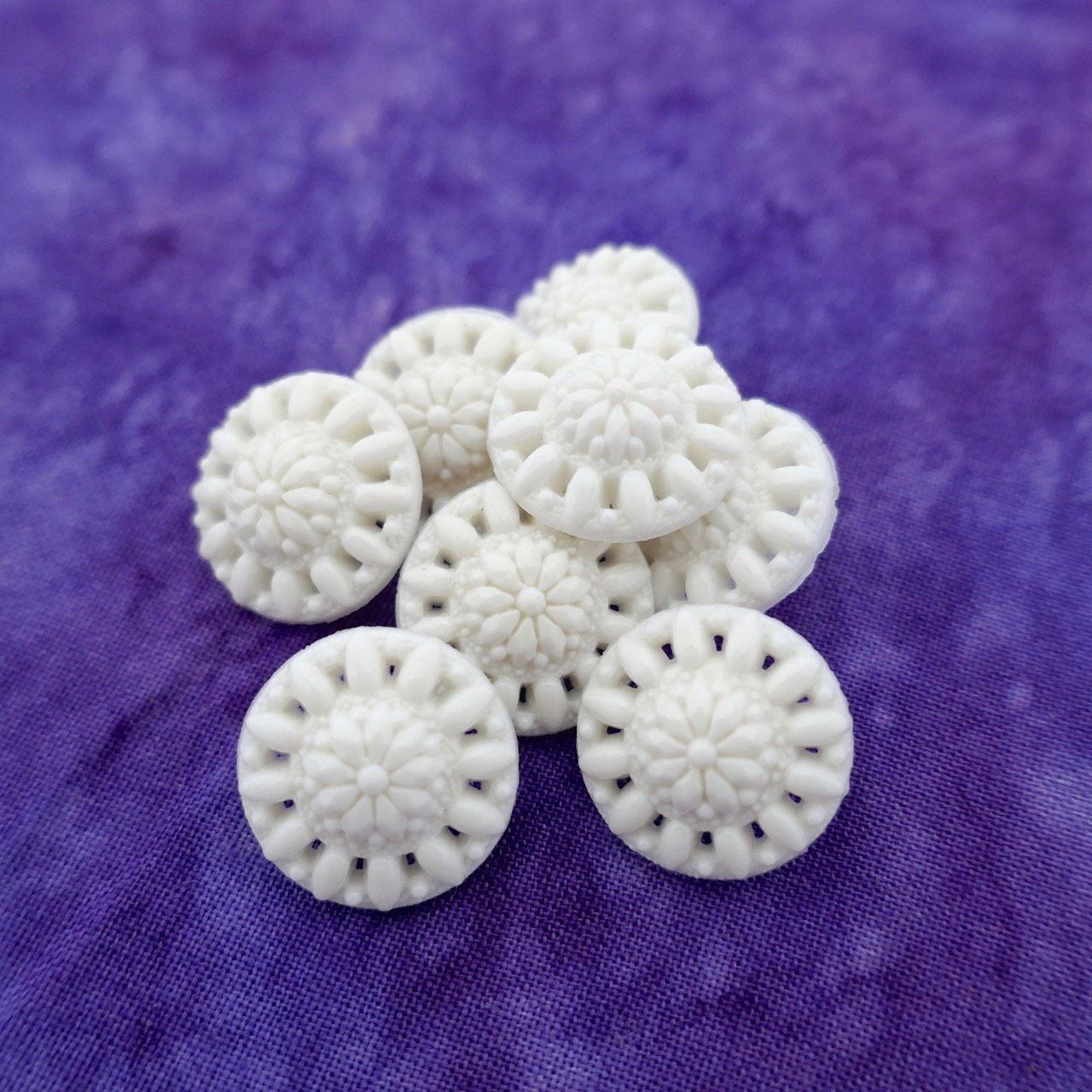 Bursting White Flower Buttons 18mm .71 Inch Carved White - Etsy