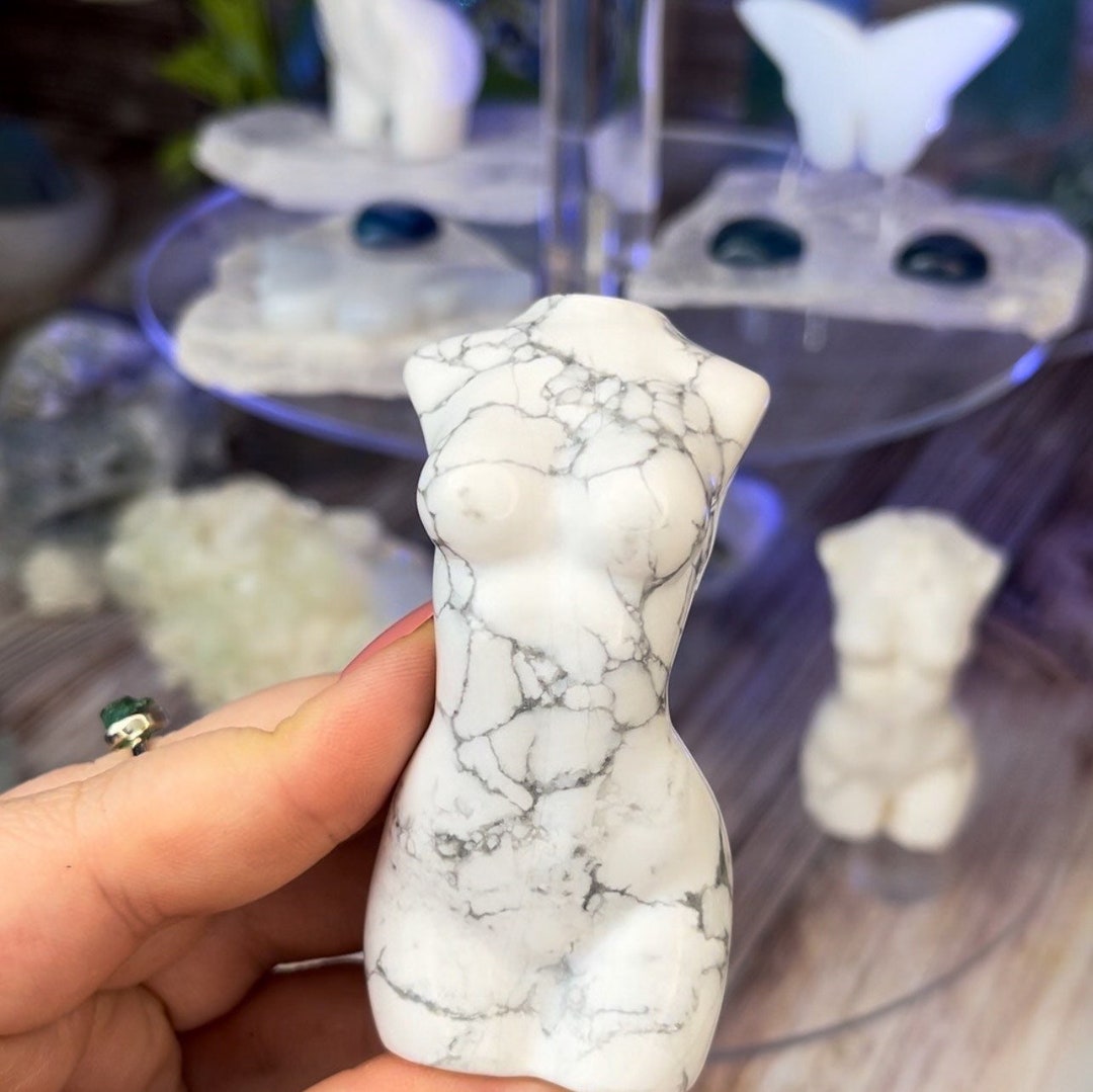 Howlite, Goddess Body, Crystal Body, Beauty, Self-love, Self-acceptance, Peace, Compassion ...