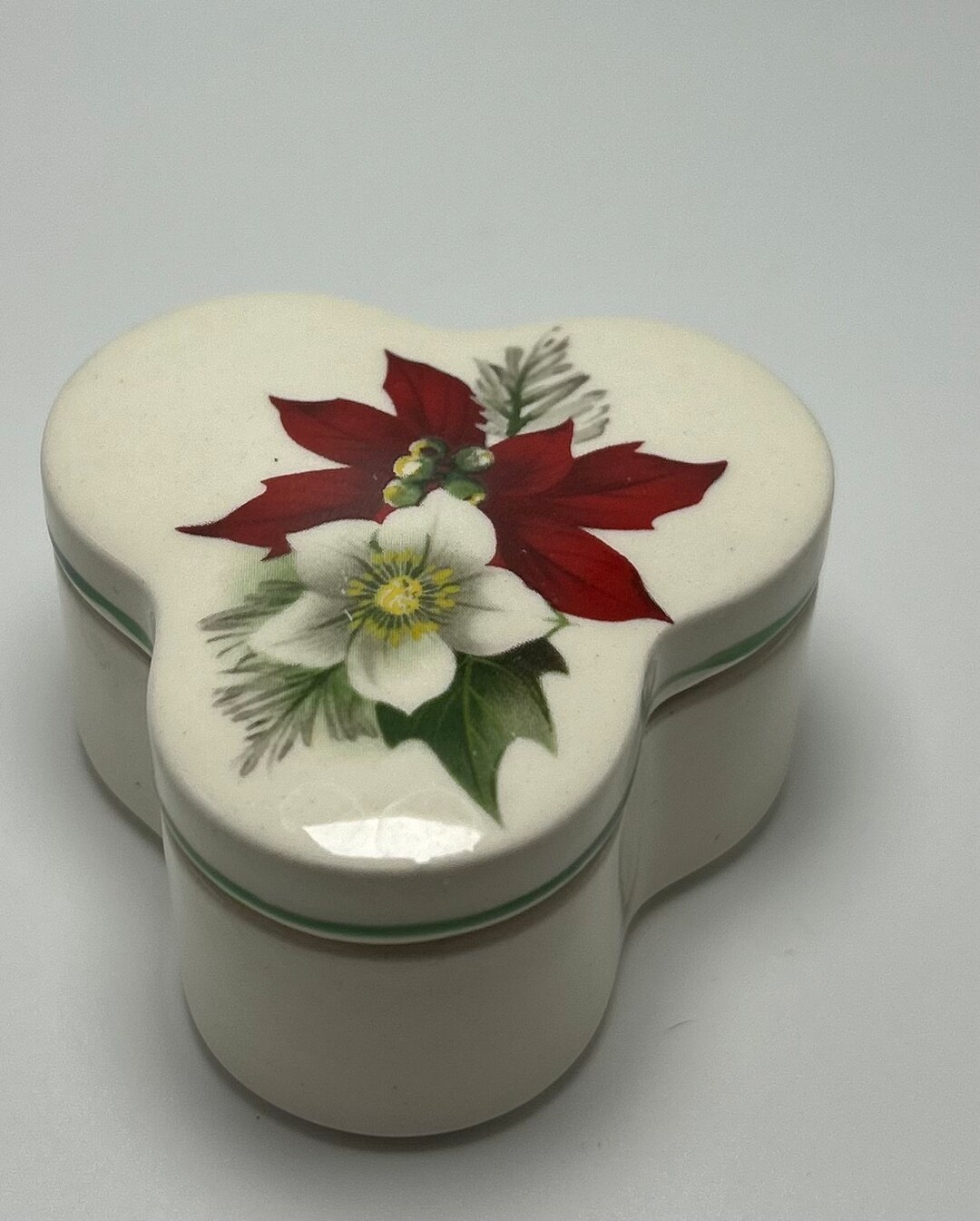 Royal Worcester Co Petite Collection PALISSY Trefoil Poinsettia Trinket ...