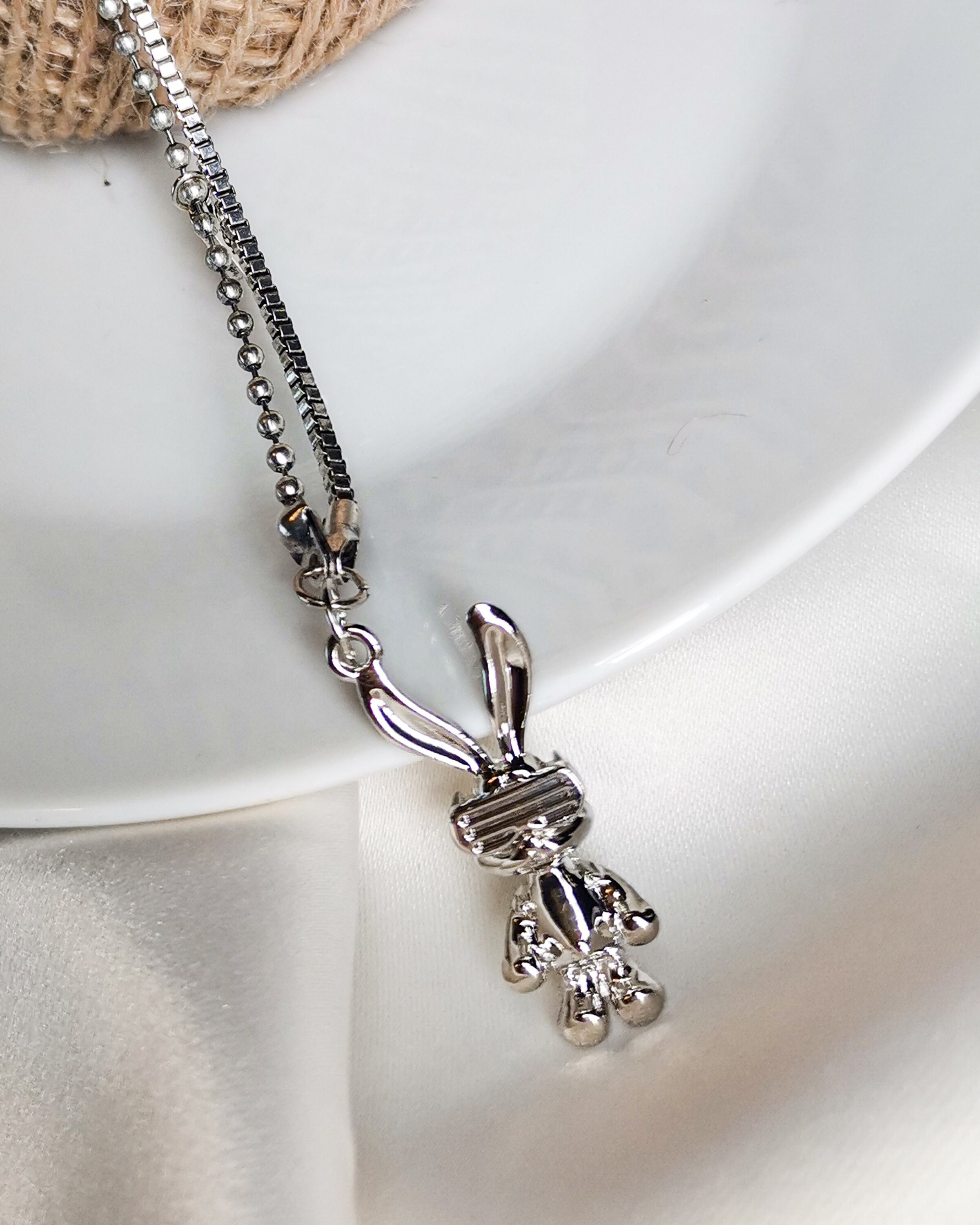 Dropship Jittery Net Red Mechanical Swing Rabbit Necklace