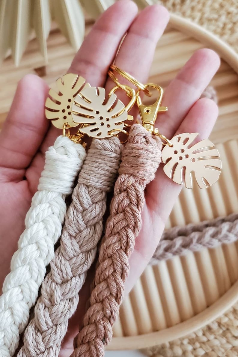 MACRAME WRISTLET Boho Wristlet Keychain With Monstera Charm - Etsy